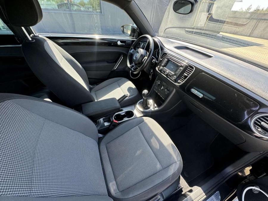 Melns Volkswagen Beetle 2012 Šauļi, ar dzinēja tilpumu 1.60 L un nobraukumu 245 tūkst. km par 4699 €, foto 12 vietnē AUTOMOTO.COM.LV