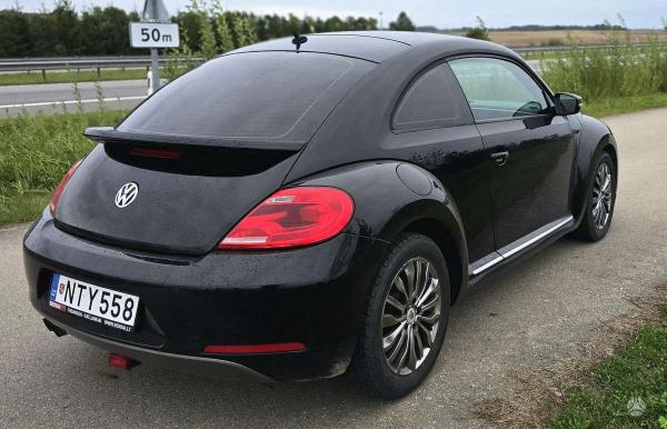Volkswagen Beetle 2012 Šauļi vietnē Melns Volkswagen Beetle 2012 Šauļi, ar dzinēja tilpumu 2.48 L un nobraukumu 190 tūkst. km par 5650 €, foto 8 vietnē AUTOMOTO.COM.LV