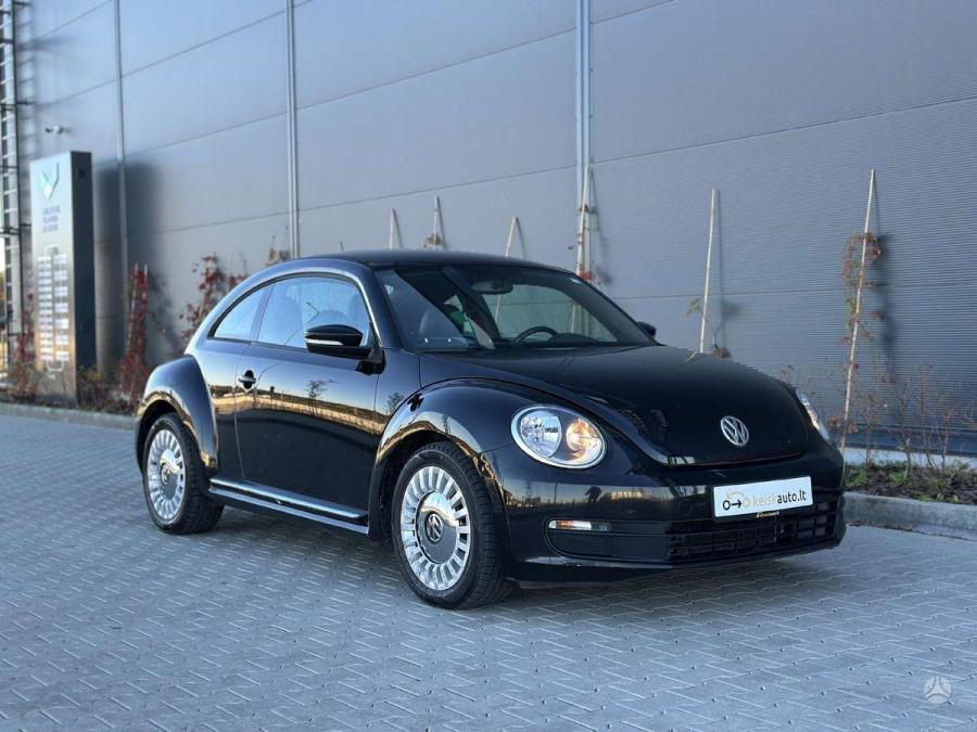 Black Volkswagen Beetle 2013 in Vilnius, with an engine capacity of 2.48 L and mileage of 213 thousand km for 6699 €, photo 7 on AUTOMOTO.COM.LV