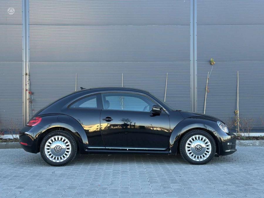 Black Volkswagen Beetle 2013 in Vilnius, with an engine capacity of 2.48 L and mileage of 213 thousand km for 6699 €, photo 8 on AUTOMOTO.COM.LV