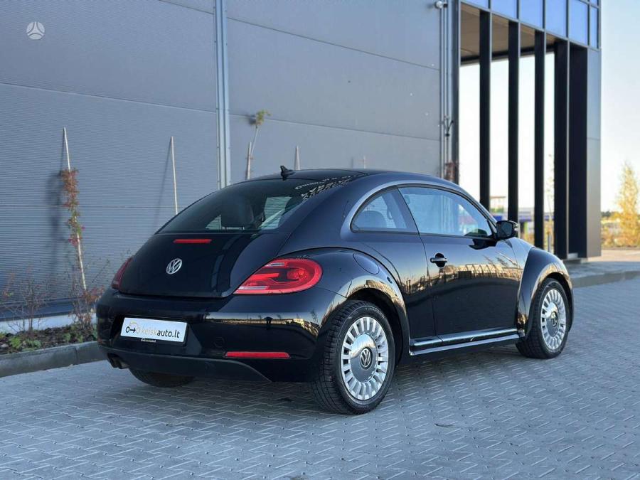 Black Volkswagen Beetle 2013 in Vilnius, with an engine capacity of 2.48 L and mileage of 213 thousand km for 6699 €, photo 9 on AUTOMOTO.COM.LV