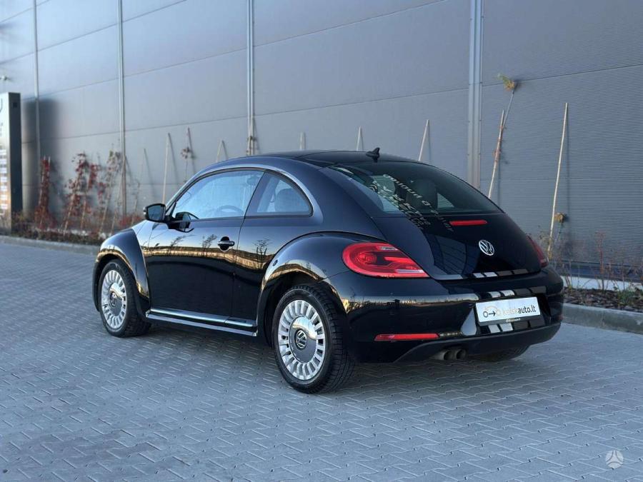 Black Volkswagen Beetle 2013 in Vilnius, with an engine capacity of 2.48 L and mileage of 213 thousand km for 6699 €, photo 11 on AUTOMOTO.COM.LV