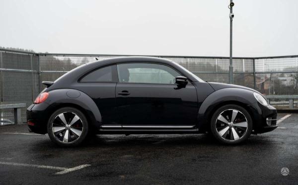 Melns Volkswagen Beetle 2013 Viļņa, ar dzinēja tilpumu 1.98 L un nobraukumu 208 tūkst. km par 5880 €, foto 3 vietnē AUTOMOTO.COM.LV