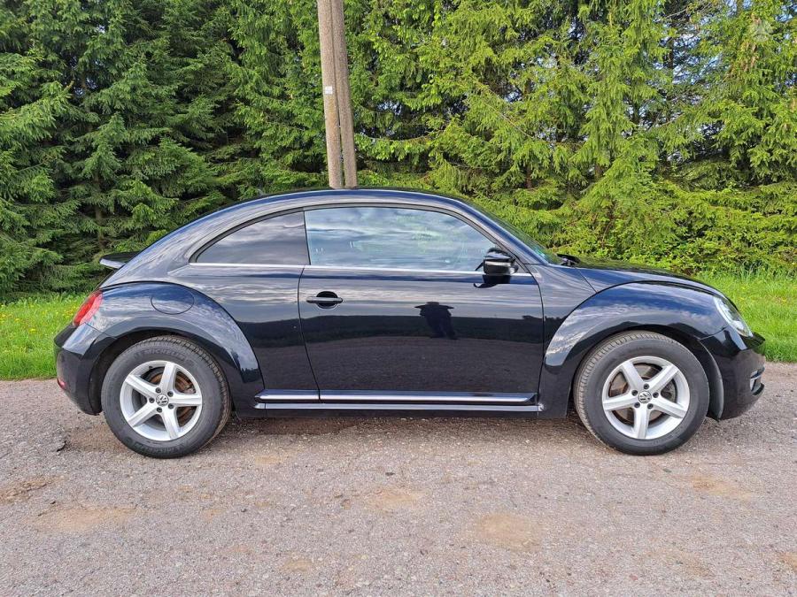 Melns Volkswagen Beetle 2013 Viļņa, ar dzinēja tilpumu 1.40 L un nobraukumu 72 tūkst. km par 7130 €, foto 4 vietnē AUTOMOTO.COM.LV