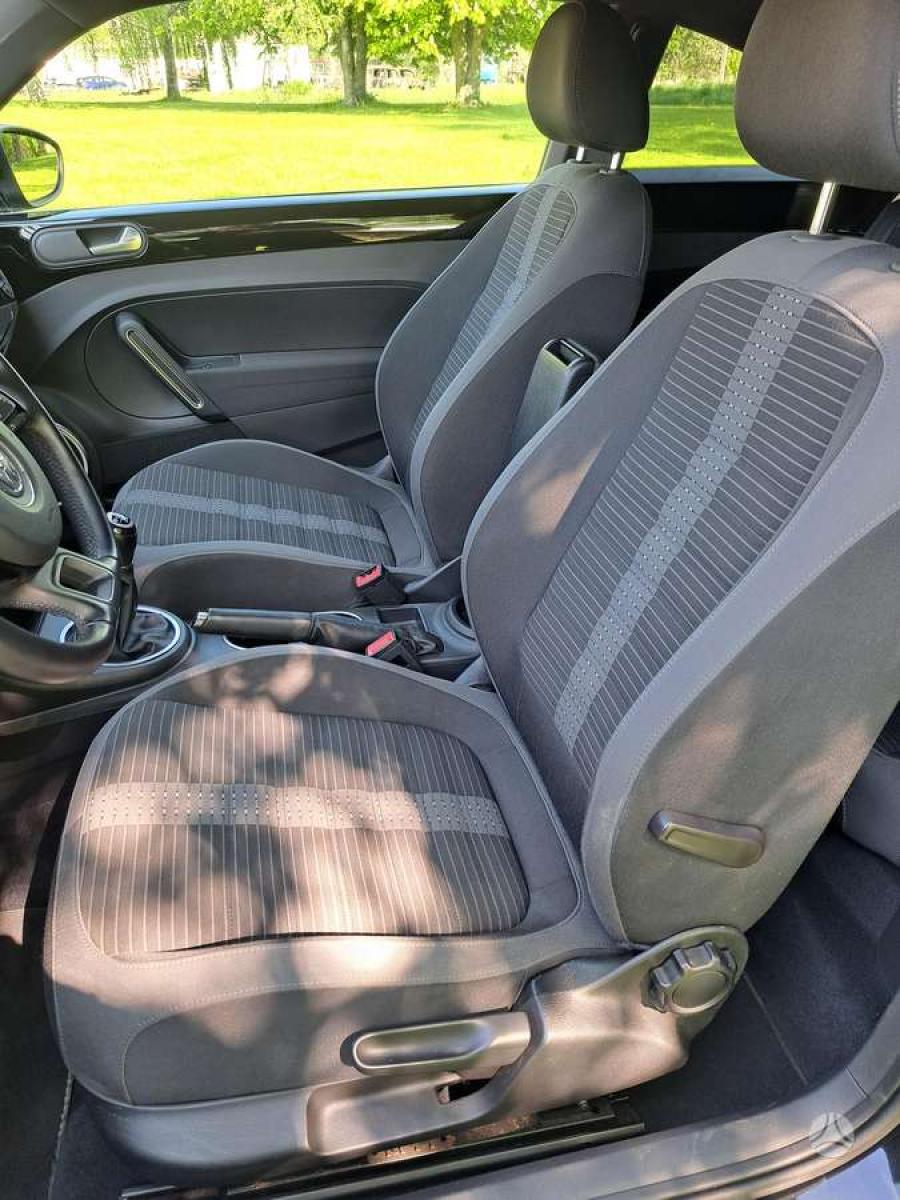 Melns Volkswagen Beetle 2013 Viļņa, ar dzinēja tilpumu 1.40 L un nobraukumu 72 tūkst. km par 7130 €, foto 13 vietnē AUTOMOTO.COM.LV