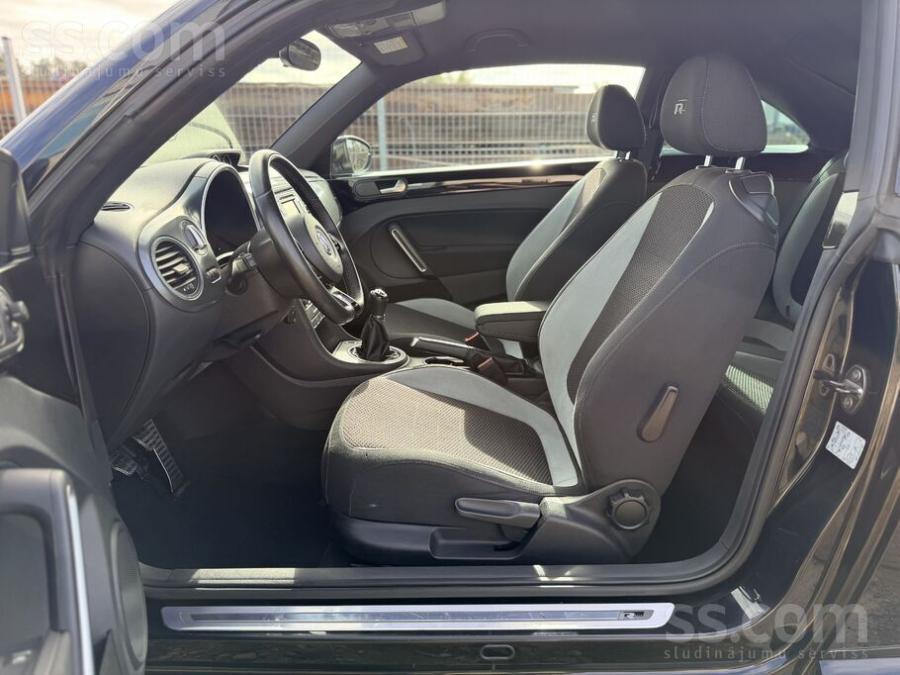 Melns Volkswagen Beetle 2014 Rīga, ar dzinēja tilpumu 2.00 L un nobraukumu 241 tūkst. km par 7995 €, foto 8 vietnē AUTOMOTO.COM.LV