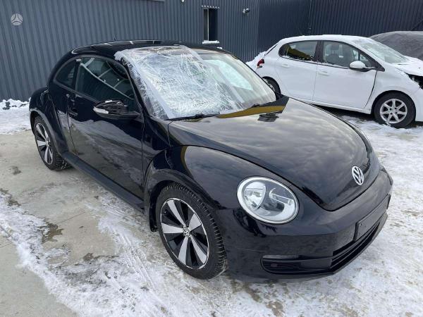 Melns Volkswagen Beetle 2015 Klaipėda, ar dzinēja tilpumu 1.20 L un nobraukumu 158 tūkst. km par 4200 €, foto 5 vietnē AUTOMOTO.COM.LV