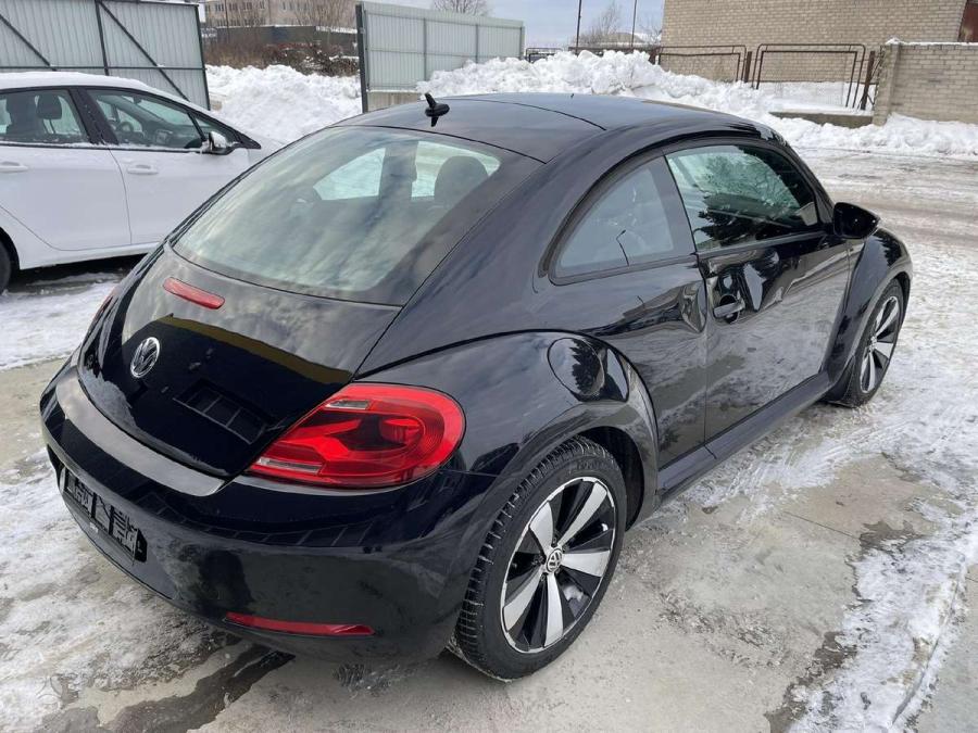 Black Volkswagen Beetle 2015 in Klaipeda, with an engine capacity of 1.20 L and mileage of 158 thousand km for 3900 €, photo 4 on AUTOMOTO.COM.LV