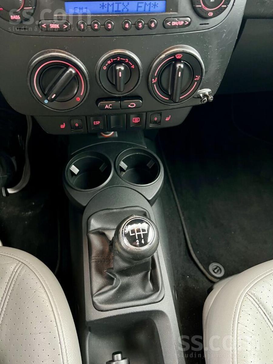 Blue Volkswagen Beetle 2006 in Riga, with an engine capacity of 1.90 L and mileage of 216 thousand km for 4000 €, photo 9 on AUTOMOTO.COM.LV