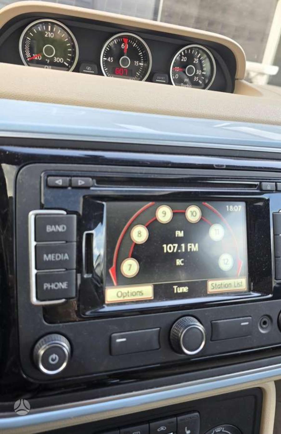 Zils Volkswagen Beetle 2015 Kauņa, ar dzinēja tilpumu 2.00 L un nobraukumu 137 tūkst. km par 12000 €, foto 17 vietnē AUTOMOTO.COM.LV