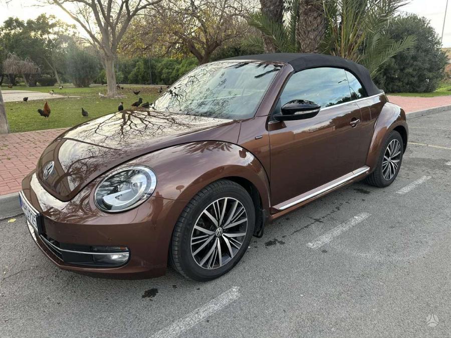 Brūns Volkswagen Beetle 2017 Klaipėda, ar dzinēja tilpumu 1.20 L un nobraukumu 44 tūkst. km par 18500 €, foto 1 vietnē AUTOMOTO.COM.LV