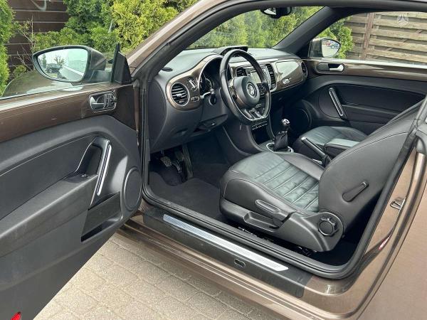 Brown Volkswagen Beetle 2014 in Kretinga, with an engine capacity of 1.60 L and mileage of 211 thousand km for 6150 €, photo 10 on AUTOMOTO.COM.LV