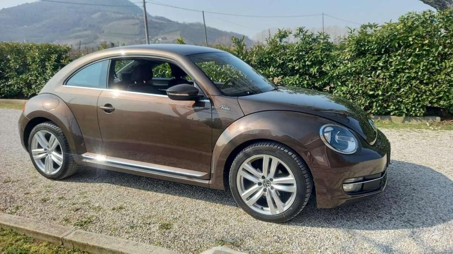 Brown Volkswagen Beetle 2012 in Kaunas, with an engine capacity of 1.60 L and mileage of 165 thousand km for 7500 €, photo 2 on AUTOMOTO.COM.LV