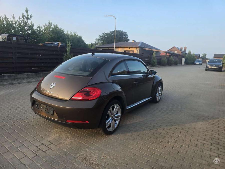 Brown Volkswagen Beetle 2012 in Kaunas, with an engine capacity of 1.60 L and mileage of 165 thousand km for 5999 €, photo 3 on AUTOMOTO.COM.LV