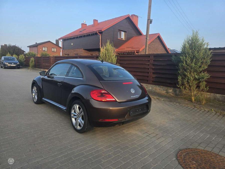 Brown Volkswagen Beetle 2012 in Kaunas, with an engine capacity of 1.60 L and mileage of 165 thousand km for 5999 €, photo 4 on AUTOMOTO.COM.LV