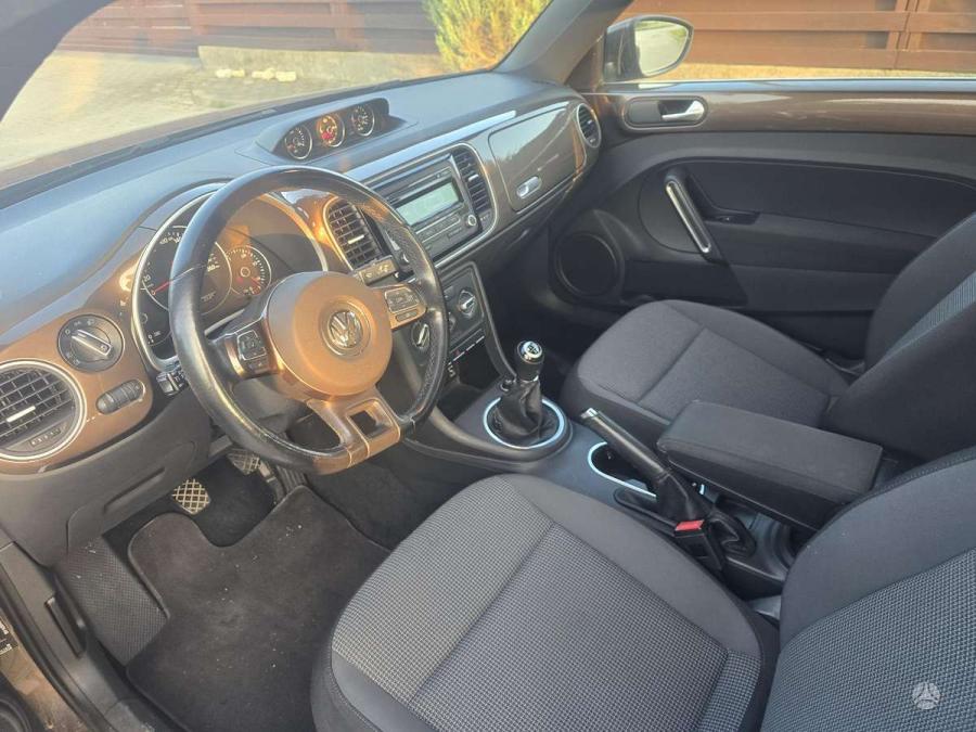 Brown Volkswagen Beetle 2012 in Kaunas, with an engine capacity of 1.60 L and mileage of 165 thousand km for 5999 €, photo 12 on AUTOMOTO.COM.LV