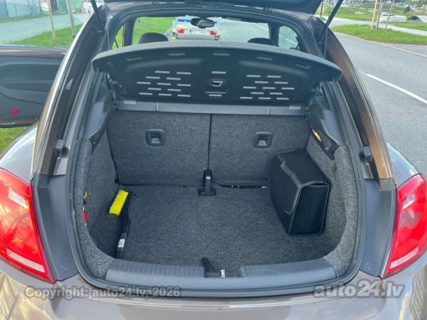 Brūns Volkswagen Beetle 2012 Tallina, ar dzinēja tilpumu 1.20 L un nobraukumu 131 tūkst. km par 4700 €, foto 6 vietnē AUTOMOTO.COM.LV