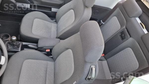 Pelēks Volkswagen Beetle 2009 Rīga, ar dzinēja tilpumu 1.90 L un nobraukumu 248 tūkst. km par 3100 €, foto 7 vietnē AUTOMOTO.COM.LV