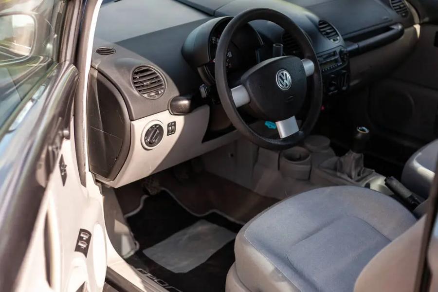 Pelēks Volkswagen Beetle 2005 Rīga, ar dzinēja tilpumu 1.90 L un nobraukumu 244 tūkst. km par 2995 €, foto 10 vietnē AUTOMOTO.COM.LV