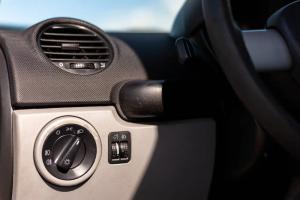 Pelēks Volkswagen Beetle 2005 Rīga, ar dzinēja tilpumu 1.90 L un nobraukumu 244 tūkst. km par 2995 €, foto 14 vietnē AUTOMOTO.COM.LV