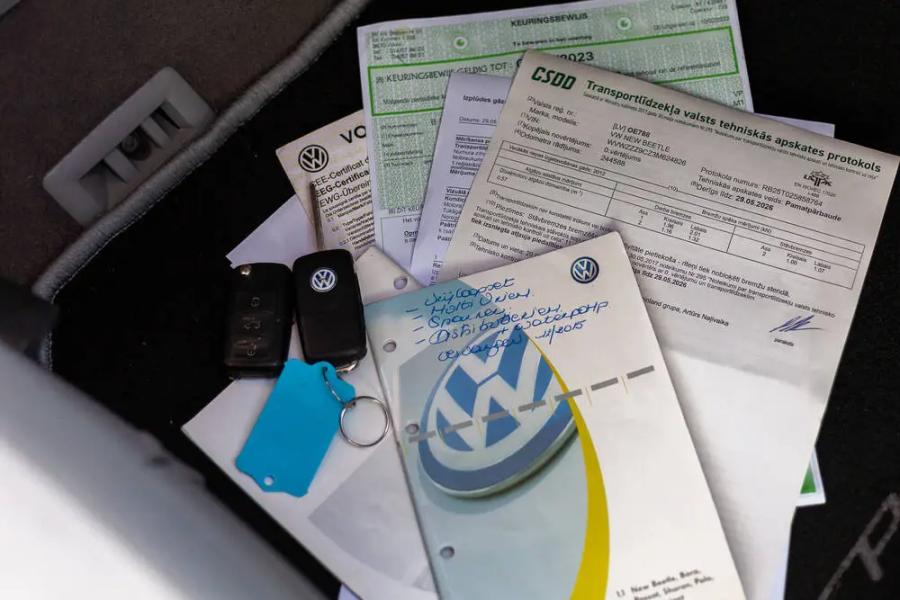 Pelēks Volkswagen Beetle 2005 Rīga, ar dzinēja tilpumu 1.90 L un nobraukumu 244 tūkst. km par 2995 €, foto 21 vietnē AUTOMOTO.COM.LV