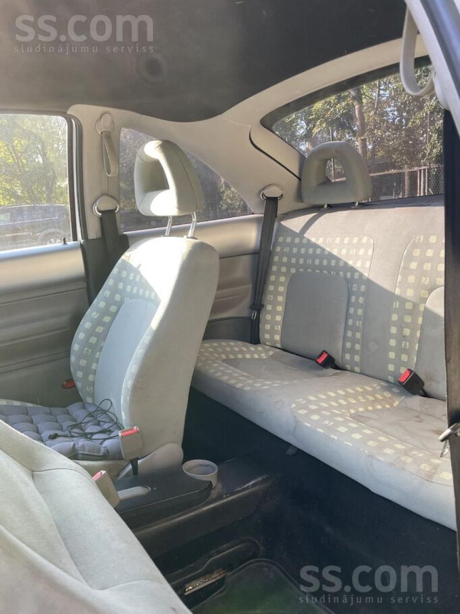 Pelēks Volkswagen Beetle 1998 Rīga, ar dzinēja tilpumu 2.00 L un nobraukumu 191 tūkst. km par 650 €, foto 7 vietnē AUTOMOTO.COM.LV