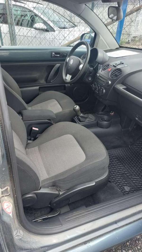 Pelēks Volkswagen Beetle 2005 Kauņa, ar dzinēja tilpumu 1.39 L un nobraukumu 216 tūkst. km par 2450 €, foto 5 vietnē AUTOMOTO.COM.LV