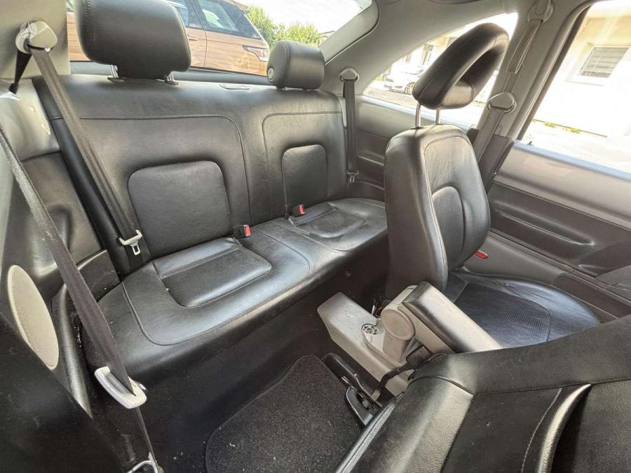 Grey Volkswagen Beetle 2008 in Kaunas, with an engine capacity of 1.98 L and mileage of 145 thousand km for 1499 €, photo 17 on AUTOMOTO.COM.LV