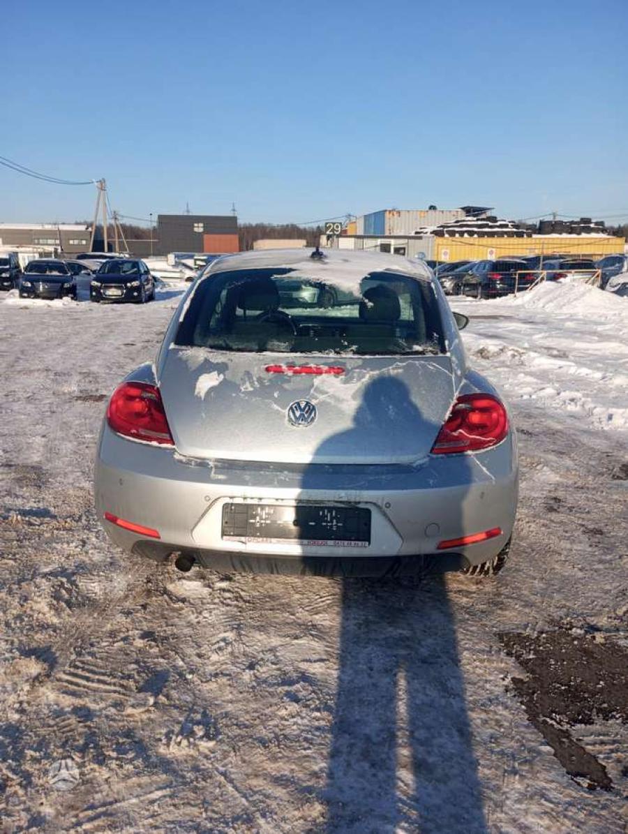 Grey Volkswagen Beetle 2012 in Kaunas, with an engine capacity of 1.20 L and mileage of 250 thousand km for 3200 €, photo 5 on AUTOMOTO.COM.LV