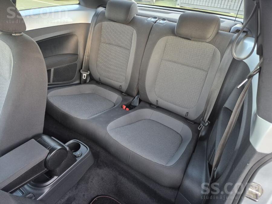 Pelēks Volkswagen Beetle 2012 Liepāja, ar dzinēja tilpumu 1.60 L un nobraukumu 217 tūkst. km par 5600 €, foto 19 vietnē AUTOMOTO.COM.LV