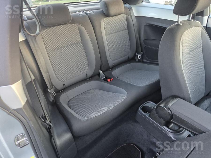 Pelēks Volkswagen Beetle 2012 Liepāja, ar dzinēja tilpumu 1.60 L un nobraukumu 217 tūkst. km par 5600 €, foto 21 vietnē AUTOMOTO.COM.LV