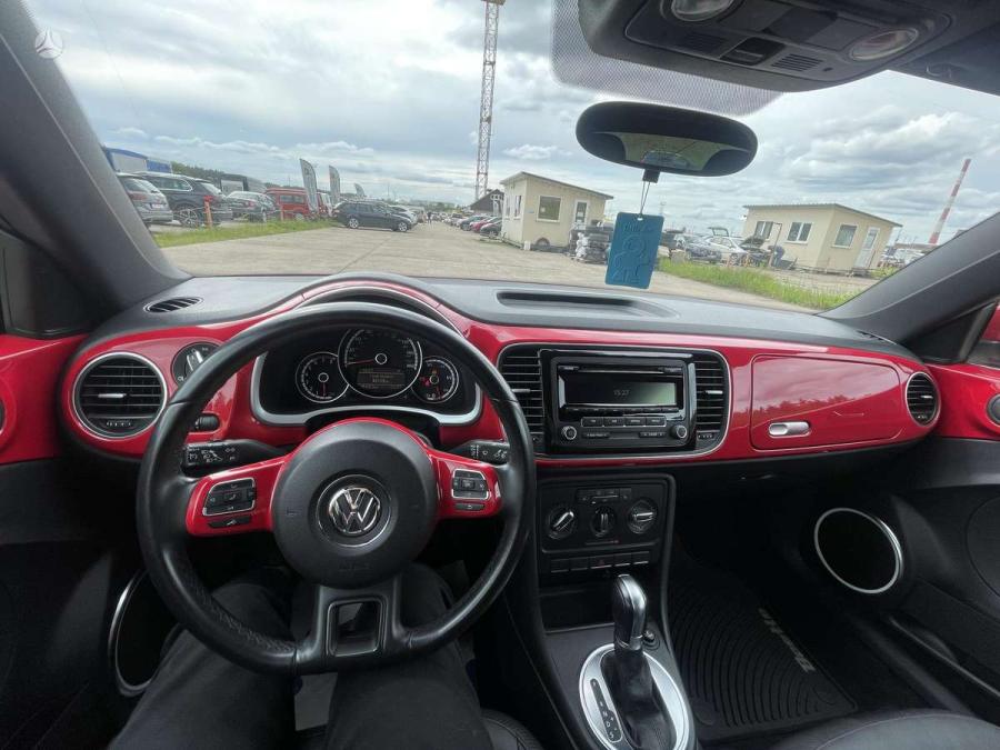 Red Volkswagen Beetle 2015 in Vilnius, with an engine capacity of 1.80 L and mileage of 83 thousand km for 9900 €, photo 13 on AUTOMOTO.COM.LV