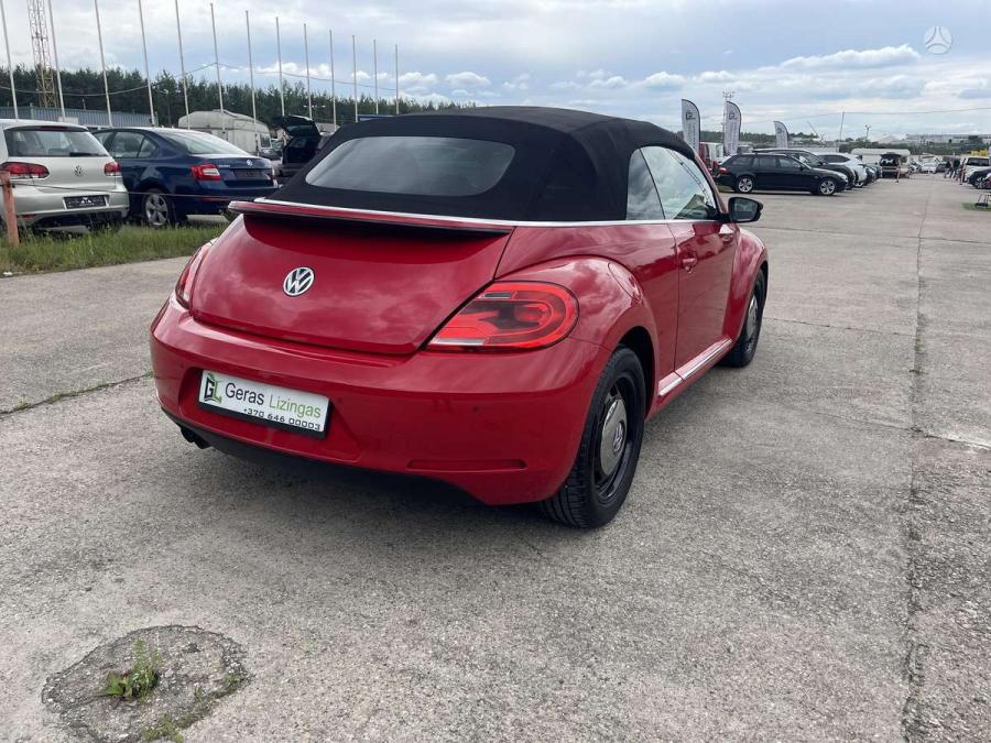 Red Volkswagen Beetle 2015 in Vilnius, with an engine capacity of 1.80 L and mileage of 83 thousand km for 9900 €, photo 7 on AUTOMOTO.COM.LV