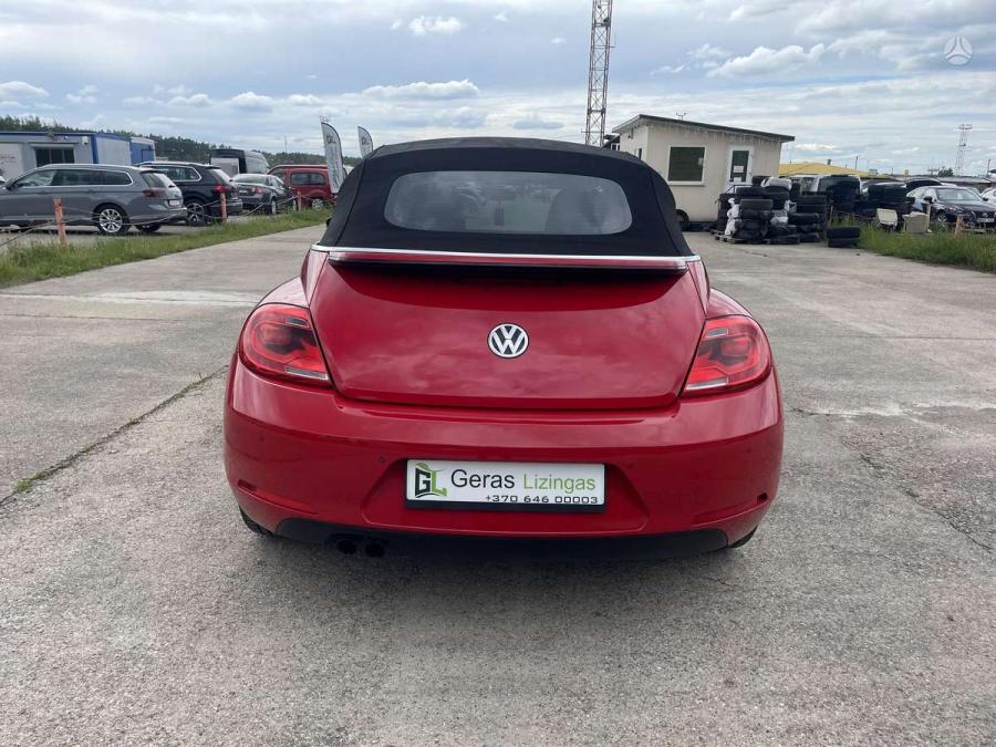 Red Volkswagen Beetle 2015 in Vilnius, with an engine capacity of 1.80 L and mileage of 83 thousand km for 9900 €, photo 8 on AUTOMOTO.COM.LV