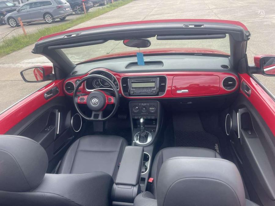 Red Volkswagen Beetle 2015 in Vilnius, with an engine capacity of 1.80 L and mileage of 83 thousand km for 9900 €, photo 10 on AUTOMOTO.COM.LV