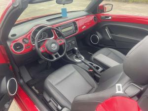 Red Volkswagen Beetle 2015 in Vilnius, with an engine capacity of 1.80 L and mileage of 83 thousand km for 9900 €, photo 11 on AUTOMOTO.COM.LV