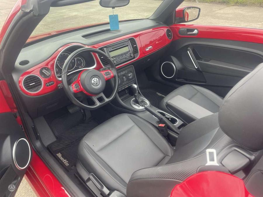 Red Volkswagen Beetle 2015 in Vilnius, with an engine capacity of 1.80 L and mileage of 83 thousand km for 9900 €, photo 11 on AUTOMOTO.COM.LV