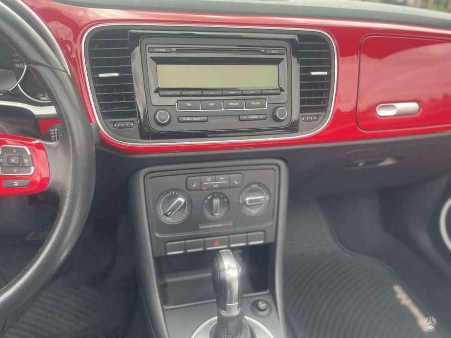 Red Volkswagen Beetle 2015 in Vilnius, with an engine capacity of 1.80 L and mileage of 83 thousand km for 9900 €, photo 18 on AUTOMOTO.COM.LV