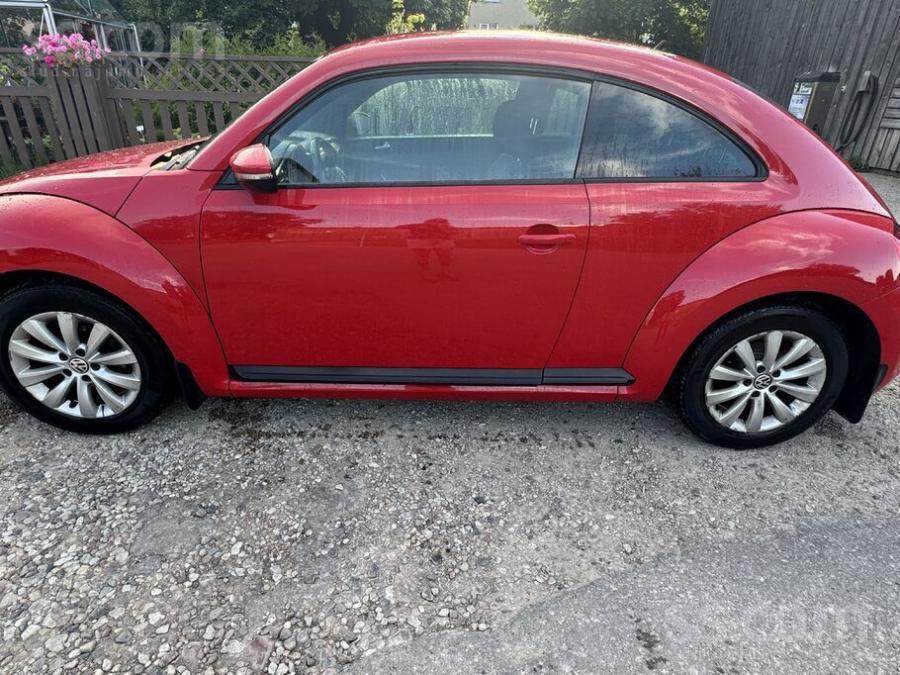 Sarkans Volkswagen Beetle 2012 Kuldīga, ar dzinēja tilpumu 1.20 L un nobraukumu 175 tūkst. km par 7000 €, foto 5 vietnē AUTOMOTO.COM.LV