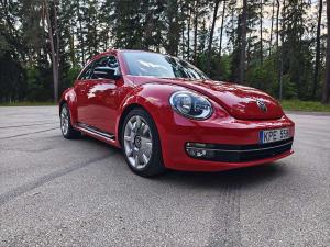 Sarkans Volkswagen Beetle 2012 Kauņa, ar dzinēja tilpumu 2.00 L un nobraukumu 236 tūkst. km par 7500 €, foto  vietnē AUTOMOTO.COM.LV