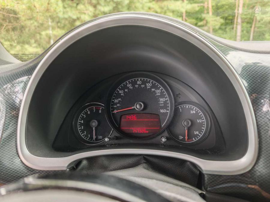 Sarkans Volkswagen Beetle 2012 Kauņa, ar dzinēja tilpumu 2.00 L un nobraukumu 236 tūkst. km par 7500 €, foto 24 vietnē AUTOMOTO.COM.LV