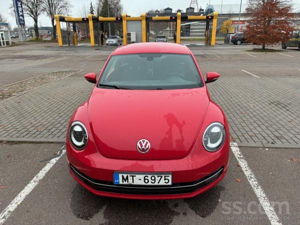 Red Volkswagen Beetle 2015 in Liepaja, with an engine capacity of 1.20 L and mileage of 155 thousand km for 9800 €, photo 5 on AUTOMOTO.COM.LV