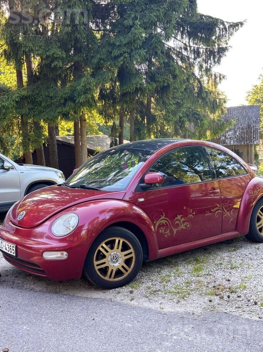 Red Volkswagen Beetle 2000 in Valka, with an engine capacity of 2.00 L and mileage of 165 thousand km for 1500 €, photo 3 on AUTOMOTO.COM.LV
