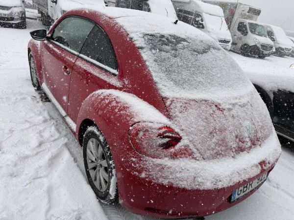 Sarkans Volkswagen Beetle 2012 Viļņa, ar dzinēja tilpumu 1.20 L un nobraukumu 129 tūkst. km par 3990 €, foto 3 vietnē AUTOMOTO.COM.LV