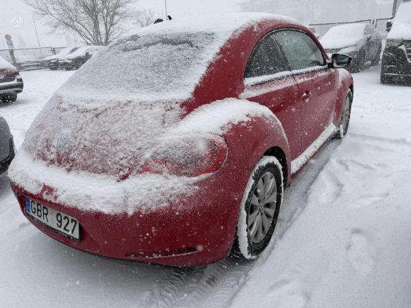 Sarkans Volkswagen Beetle 2012 Viļņa, ar dzinēja tilpumu 1.20 L un nobraukumu 129 tūkst. km par 3990 €, foto 4 vietnē AUTOMOTO.COM.LV