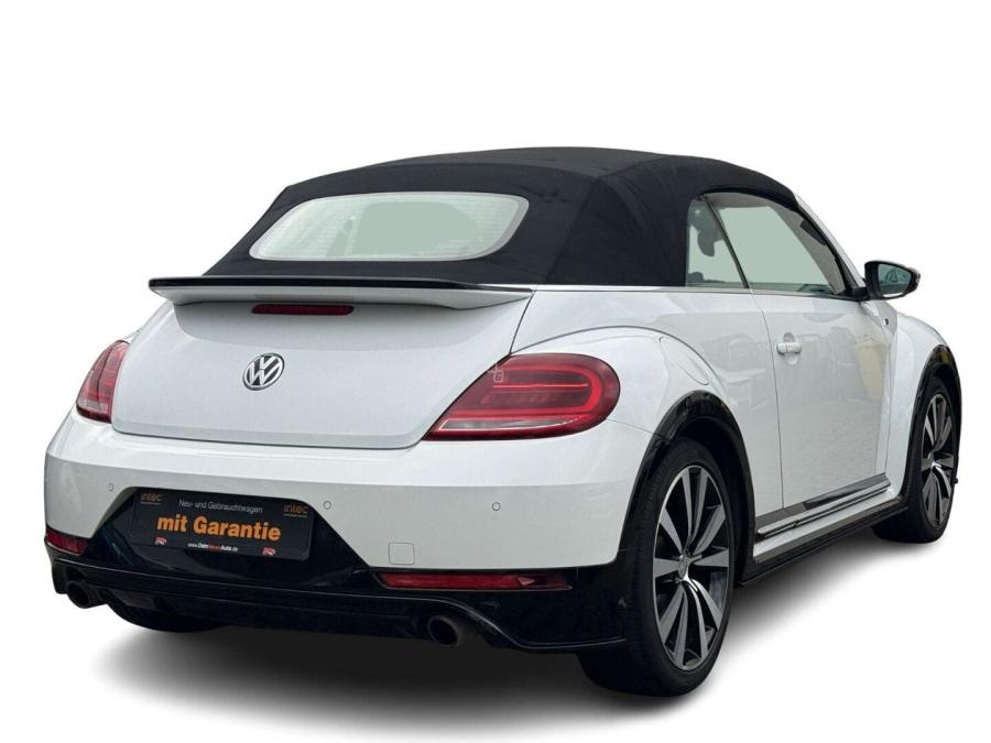 White Volkswagen Beetle 2017 in Kaunas, with an engine capacity of 2.00 L and mileage of 100 thousand km for 26190 €, photo 6 on AUTOMOTO.COM.LV