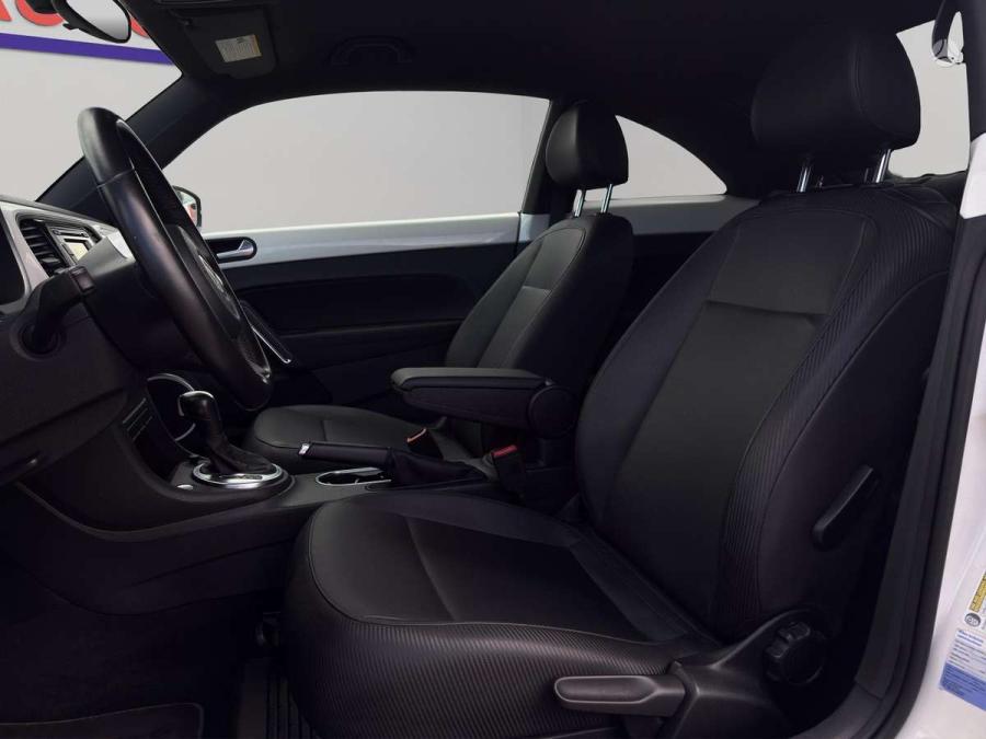 Balts Volkswagen Beetle 2012 Kauņa, ar dzinēja tilpumu 2.50 L un nobraukumu 158 tūkst. km par 6999 €, foto 14 vietnē AUTOMOTO.COM.LV