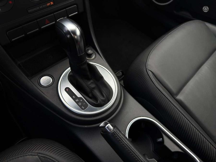 Balts Volkswagen Beetle 2012 Kauņa, ar dzinēja tilpumu 2.50 L un nobraukumu 158 tūkst. km par 6999 €, foto 15 vietnē AUTOMOTO.COM.LV