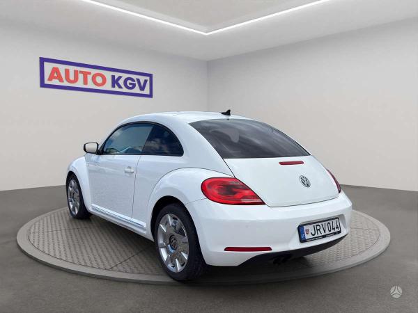 White Volkswagen Beetle 2012 in Kaunas, with an engine capacity of 2.50 L and mileage of 158 thousand km for 6999 €, photo 3 on AUTOMOTO.COM.LV