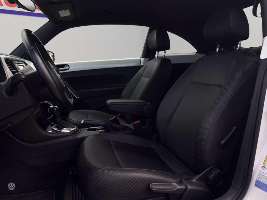 White Volkswagen Beetle 2012 in Kaunas, with an engine capacity of 2.50 L and mileage of 158 thousand km for 6999 €, photo 14 on AUTOMOTO.COM.LV